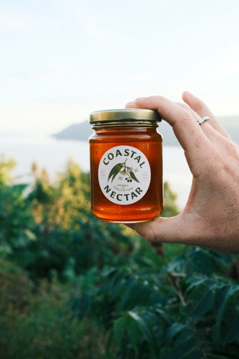 Beekeeper Tom shares the buzz at Anglesea markets - Surf Coast Times
