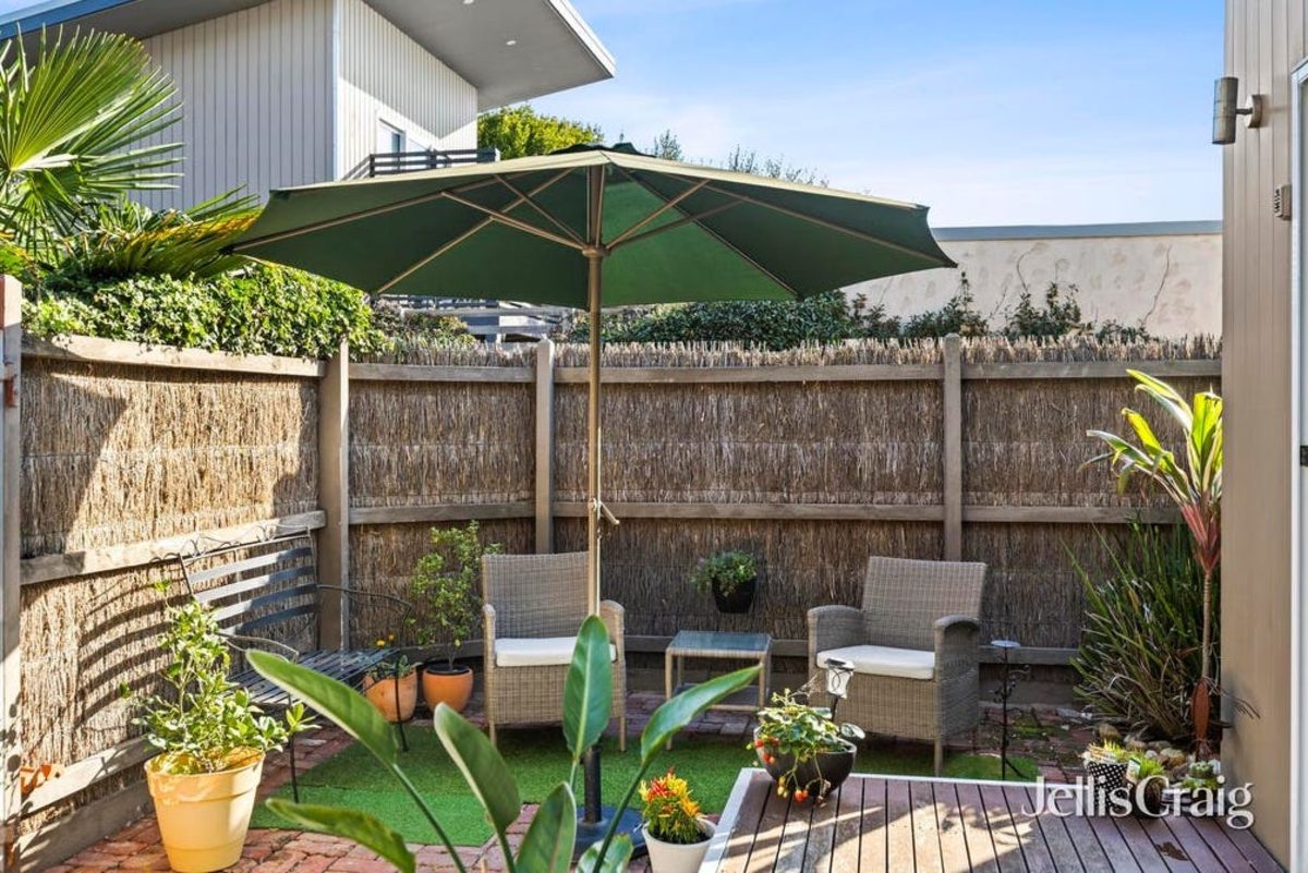 Private, central and low maintenance: 4/25 Noble Street, Barwon Heads ...